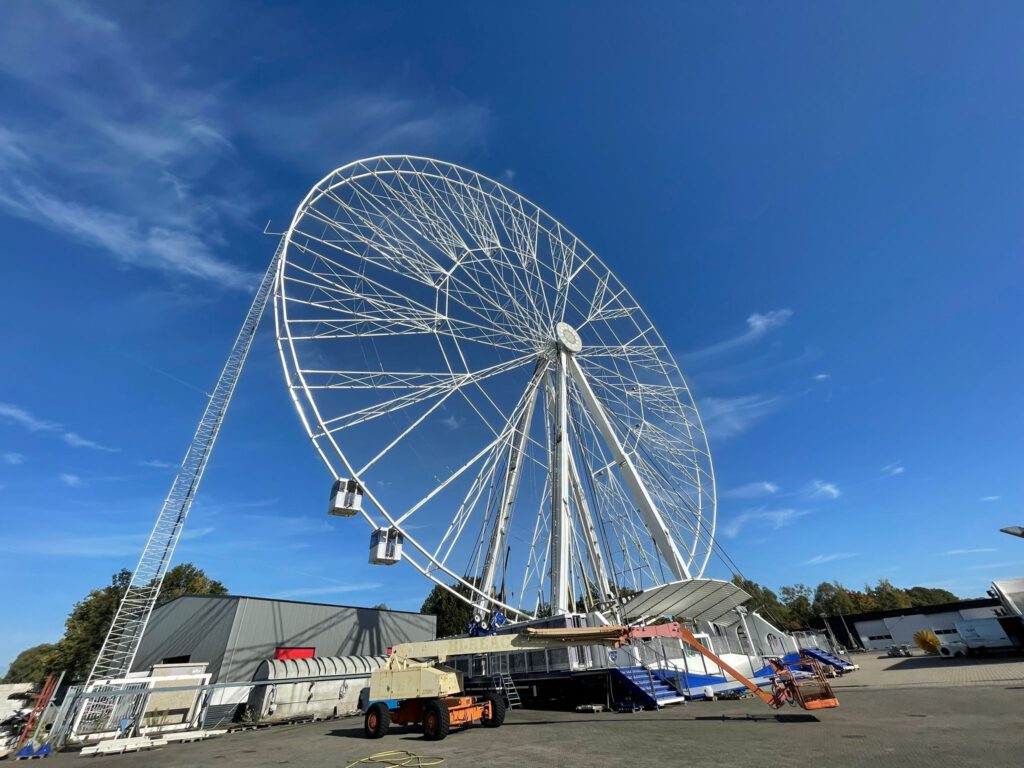 Enorm reuzenrad verfraait skyline Neede