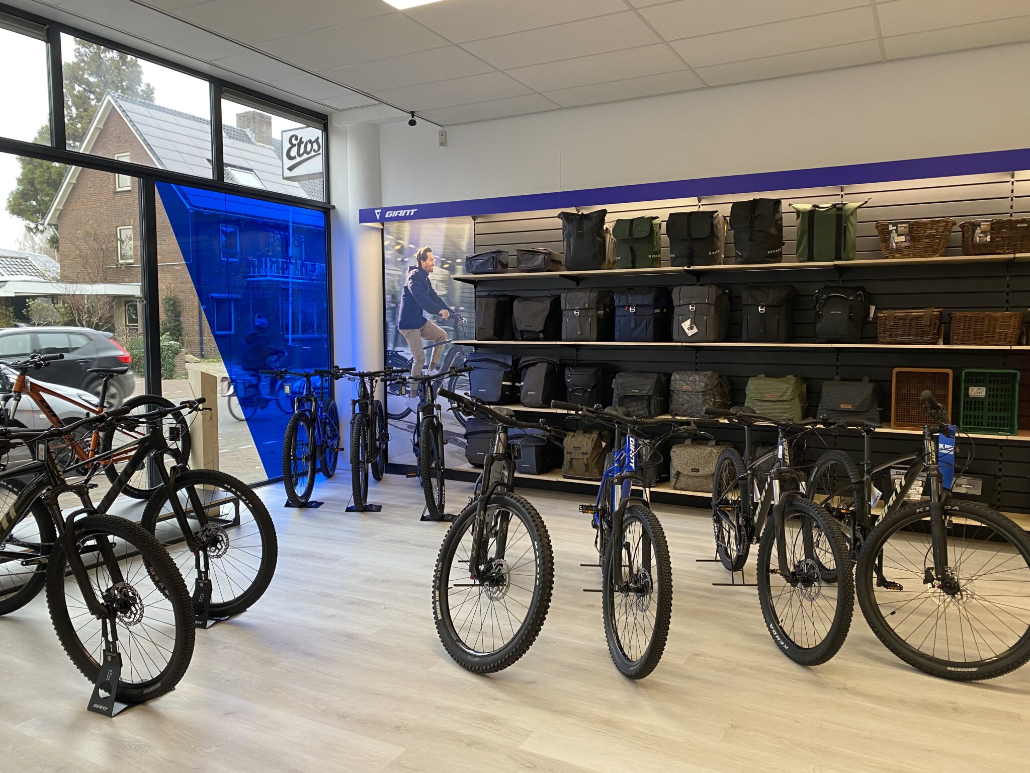 Giant Store Hesselink geopend