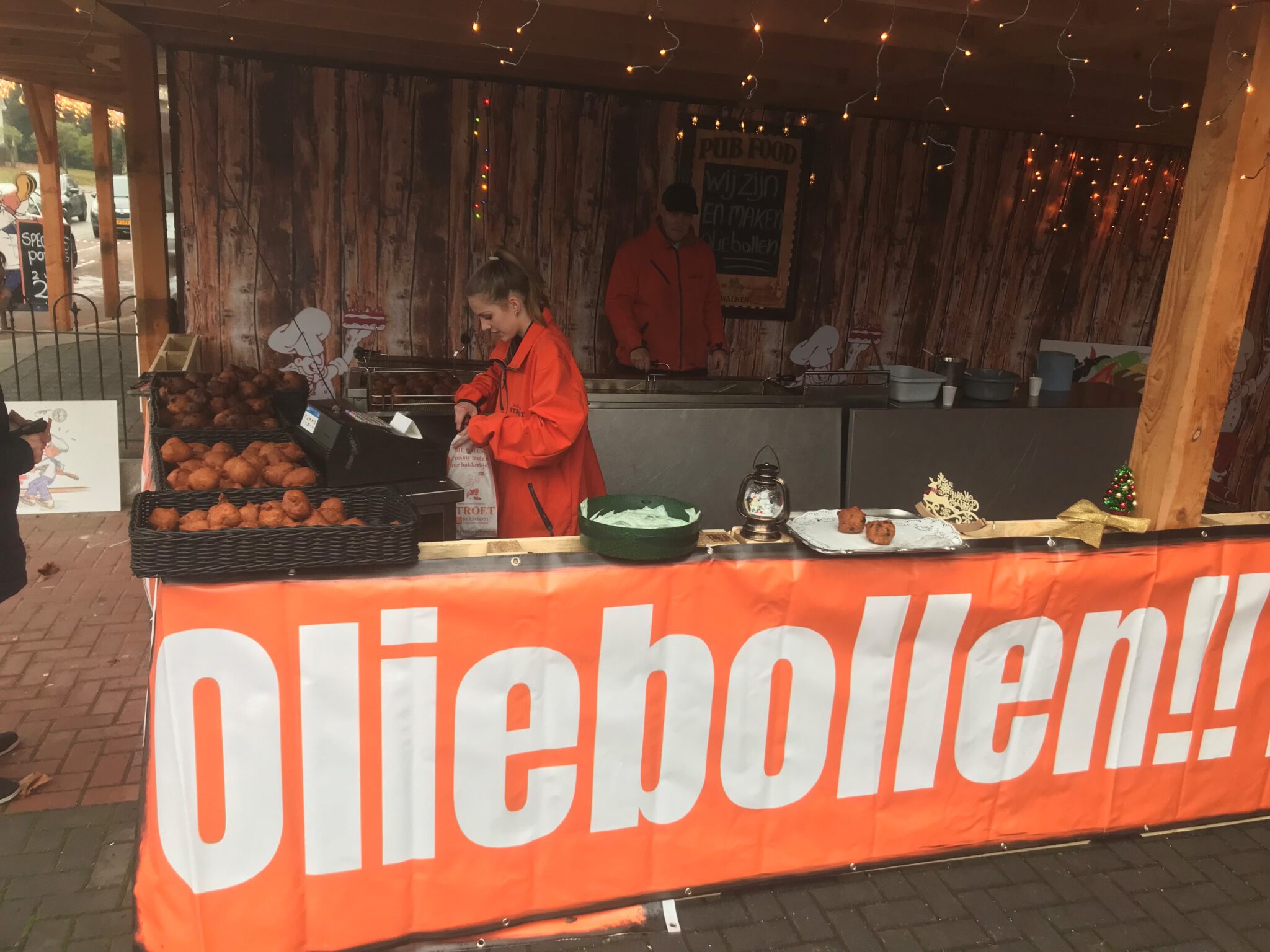 Volop oliebollen bij Bakkerij Stroet