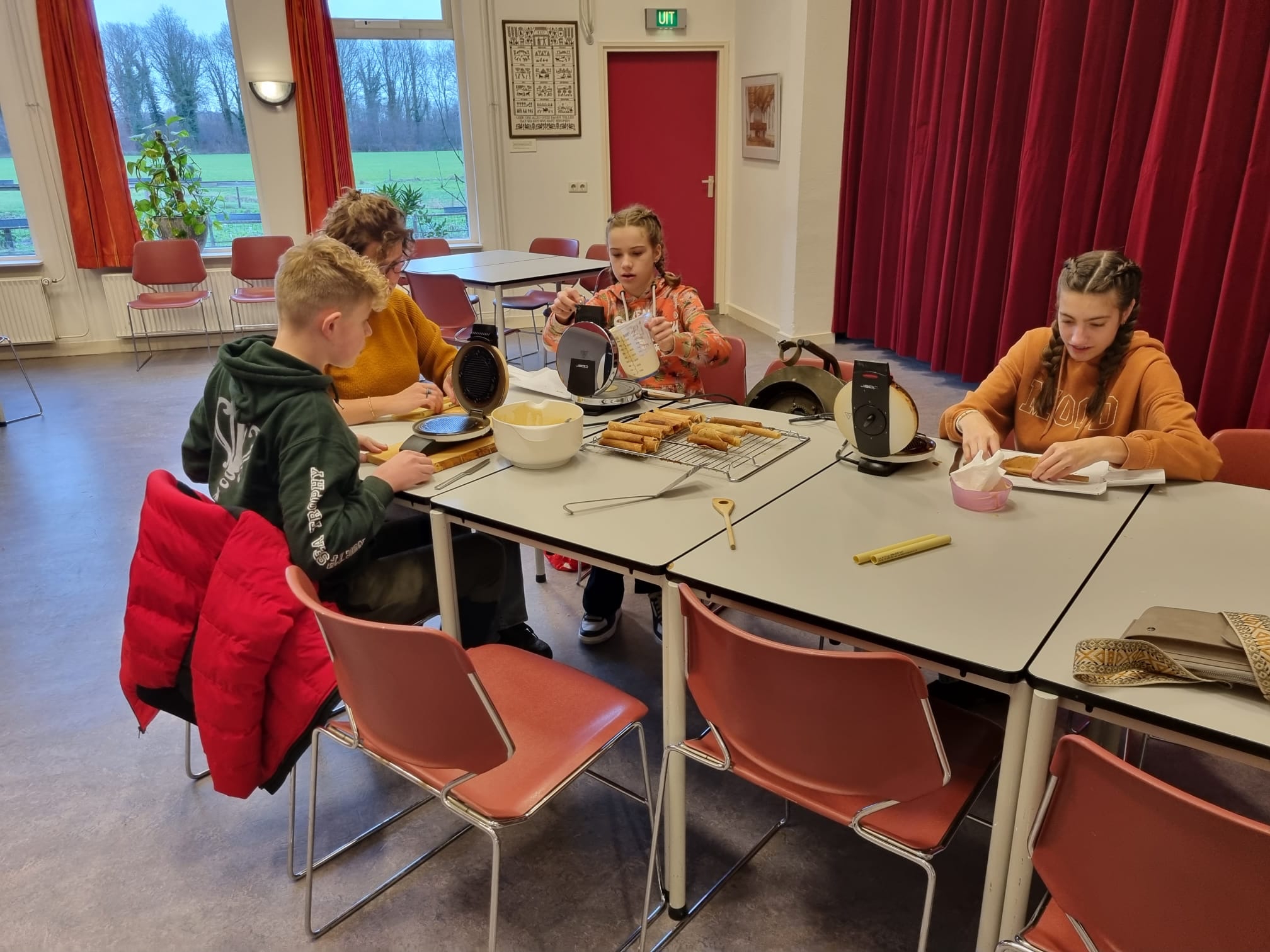 Jeugdclub Rekken bakt ruim 1.500 euro bij elkaar voor Wensambulance ...