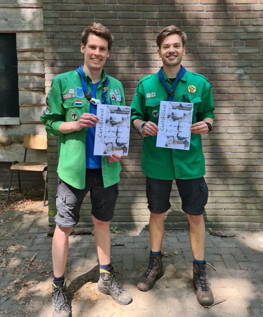 Kampkwalificatie voor Gijs en Frank van Scouting Neede
