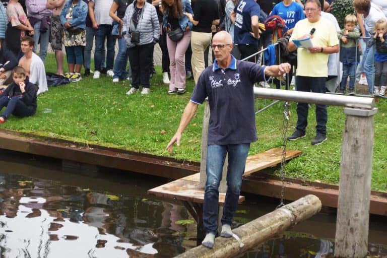 Jaren oude traditie: boegsprietlopen tijdens Septemberfeest in Borculo