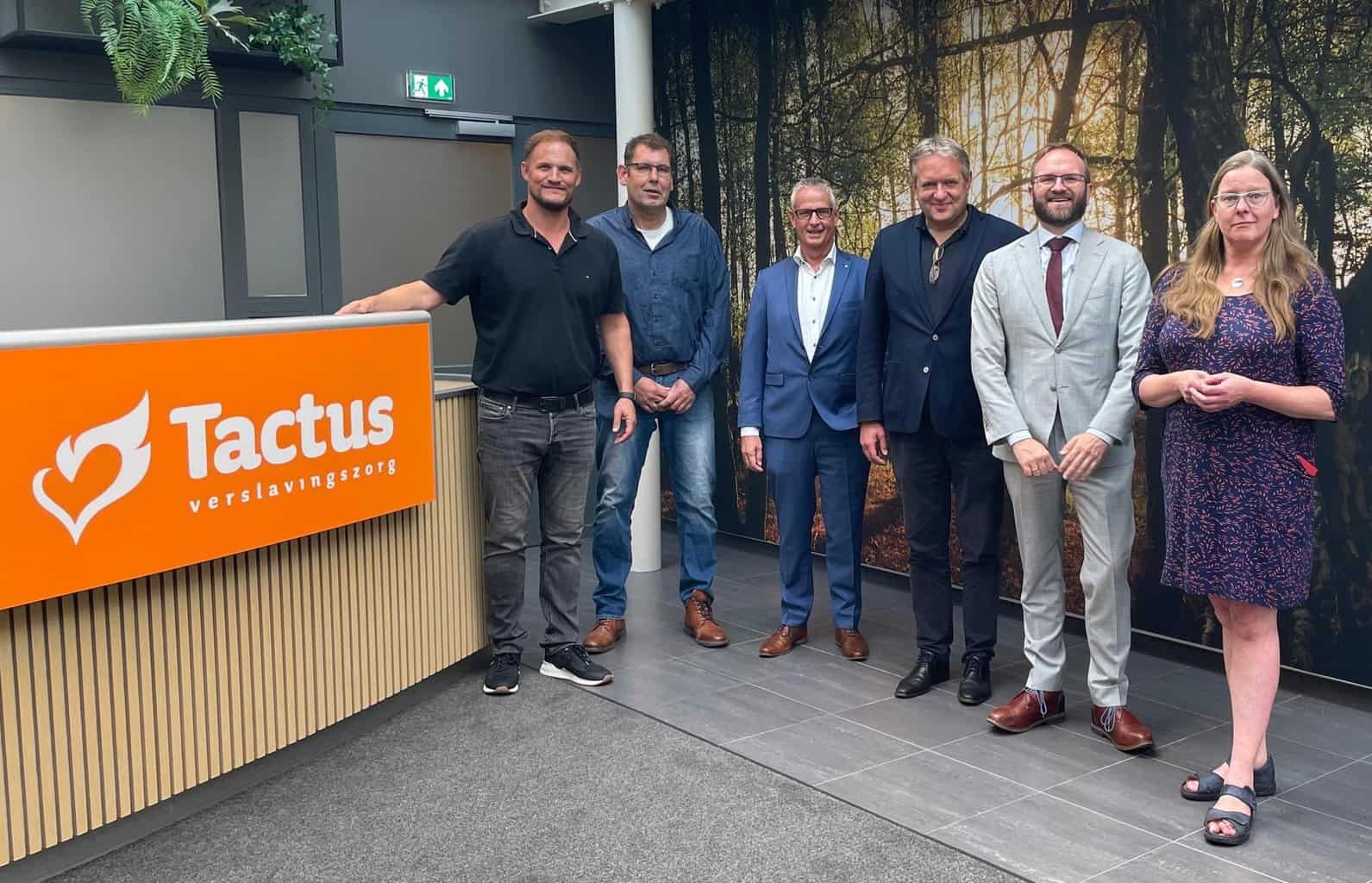 College bezoekt Tactus verslavingszorg in Rekken