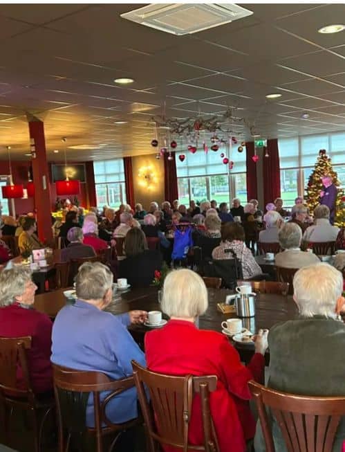 Gasten Zonnebloem Neede genieten van Ave Maria tot broodjes kroket