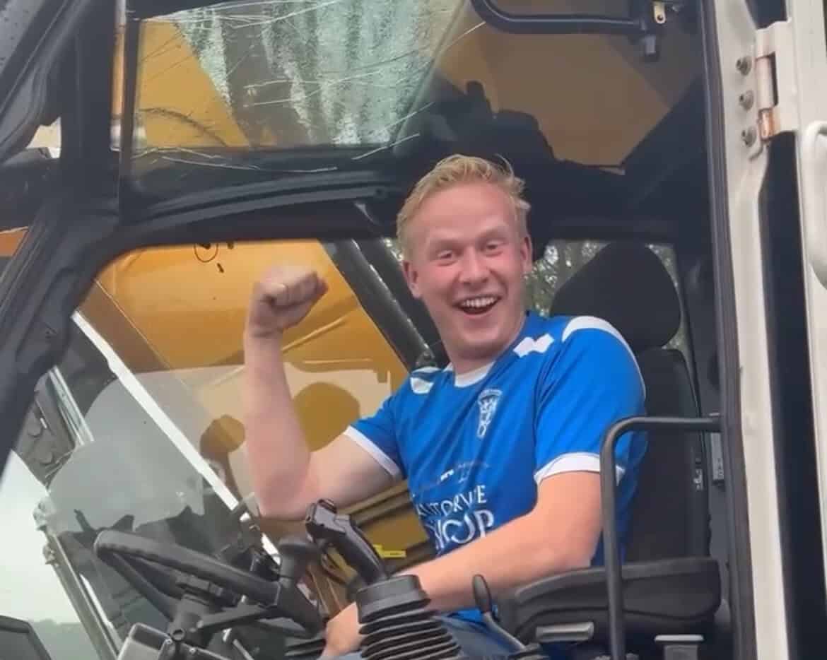 VV Rietmolen 1 sloopt het ‘clubhuis’ van FC De Rebellen