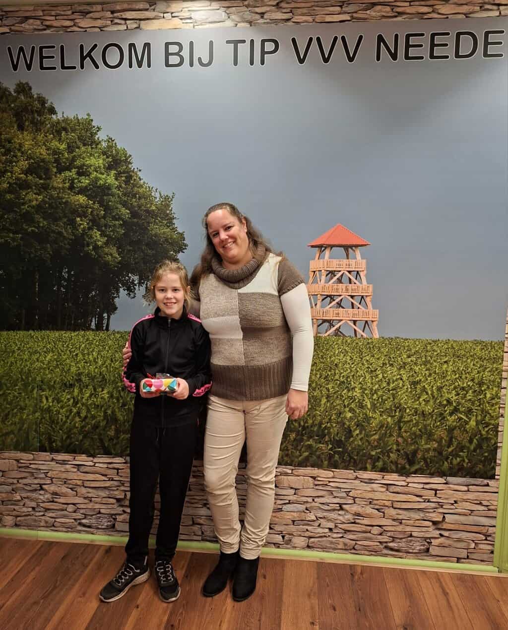 Milou Wolters winnares van de succesvolle Vleermuizenspeurtocht VVV Neede