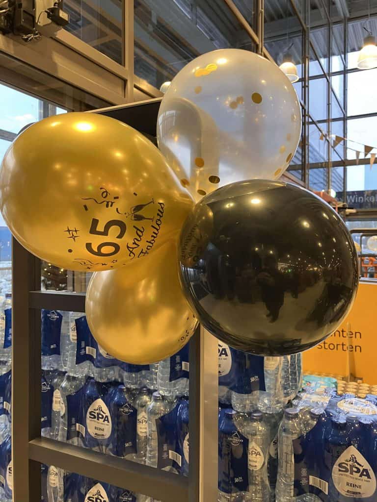 Karwei Eibergen manager Mario viert zijn 65e verjaardag