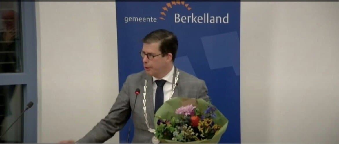 Burgemeester Van Oostrum krijgt nieuwe termijn van zes jaar